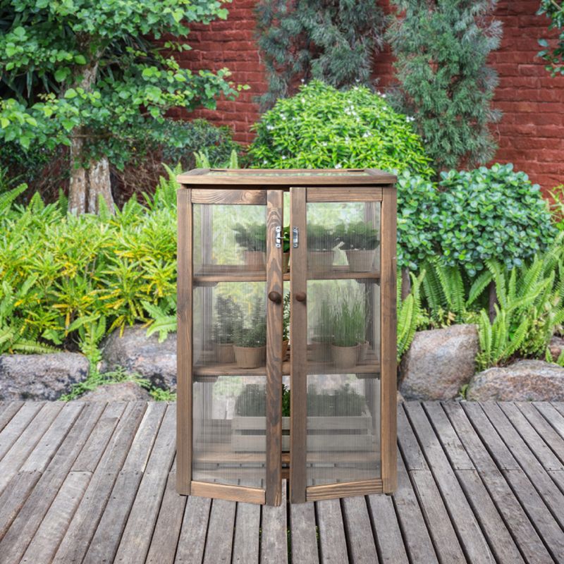 Serre marron en bois de pin avec fenêtres en polycarbonate Esschert ...